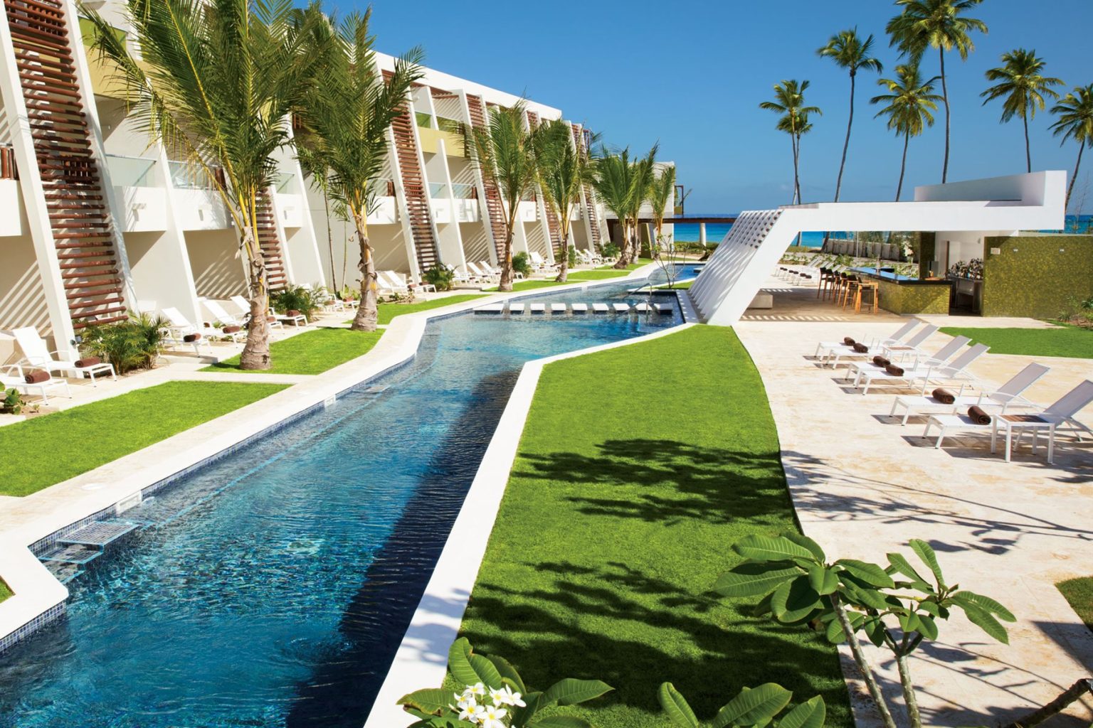 All-Inclusive Resorts for Solo Travel in 2025 | #ExperienceTransat