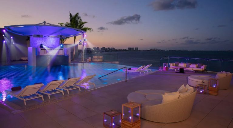 Best Party Resorts: Caribbean 2025 Guide | #ExperienceTransat